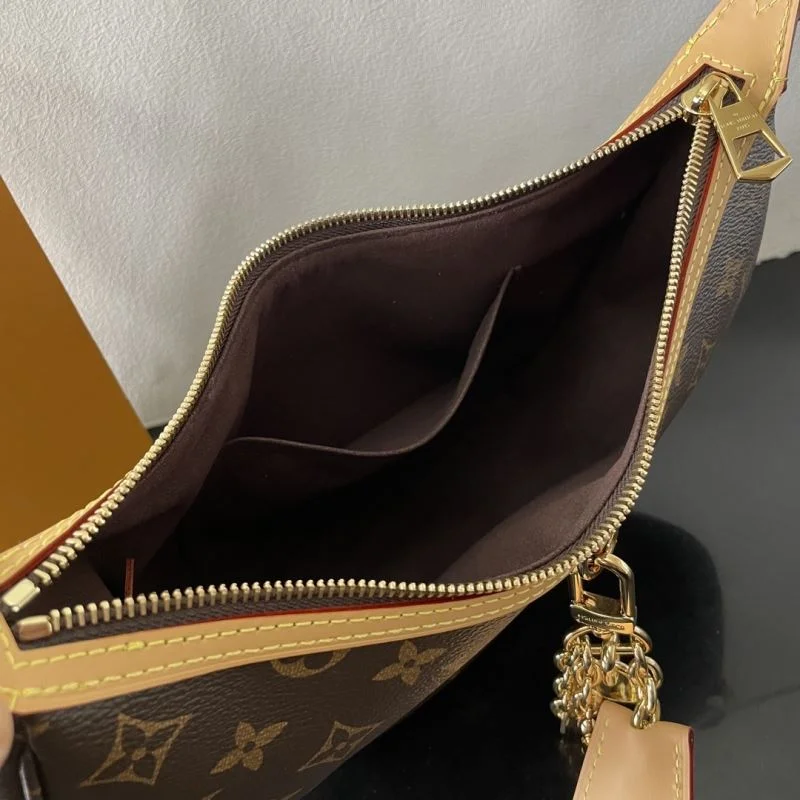Top match Louis Vuitton Hobo Bags