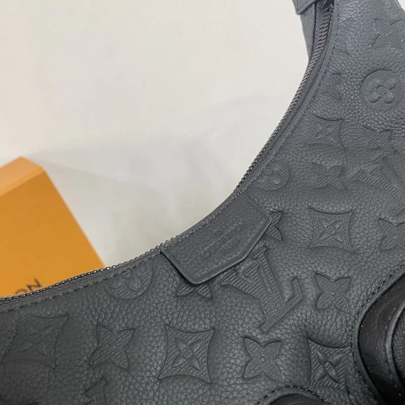 Top match Louis Vuitton Hobo Bags