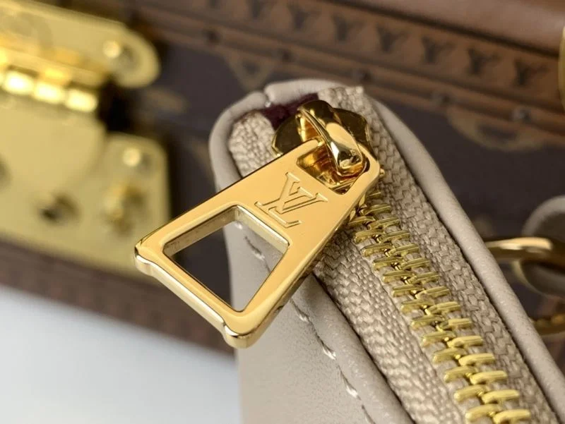 High accuracy Louis Vuitton Hobo Bags