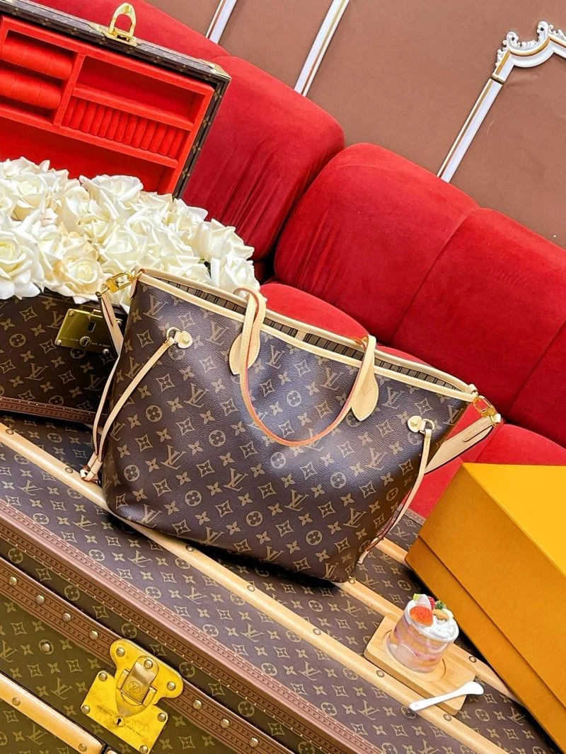 Louis Vuitton Hobo Bags