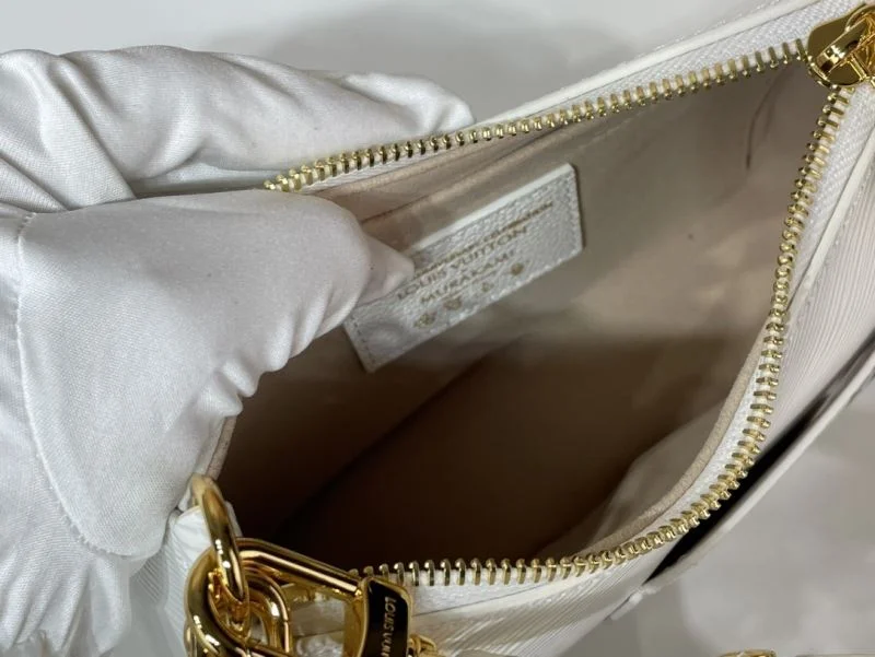 Accurate model Louis Vuitton Hobo Bags
