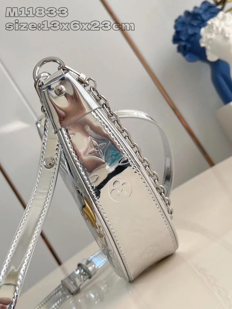 Accurate model Louis Vuitton Hobo Bags