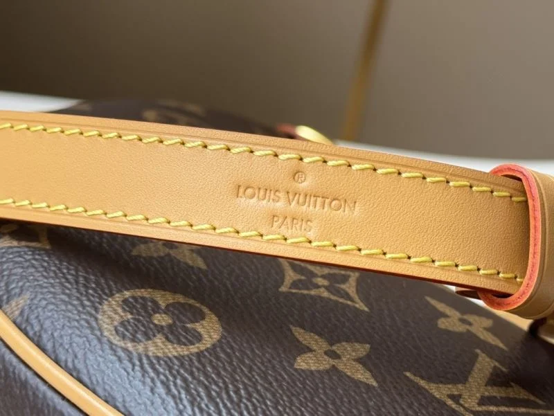 Exact replica Louis Vuitton Hobo Bags