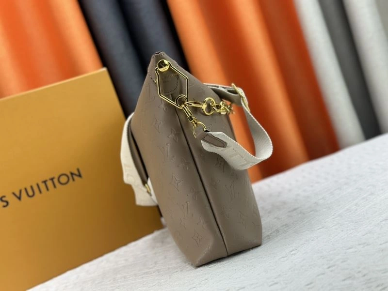 Accurate model Louis Vuitton Hobo Bags