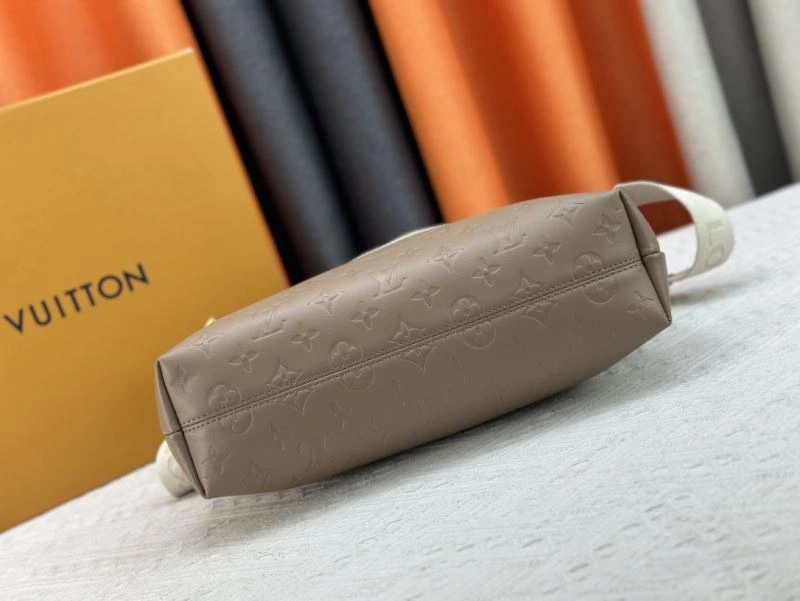 Accurate model Louis Vuitton Hobo Bags