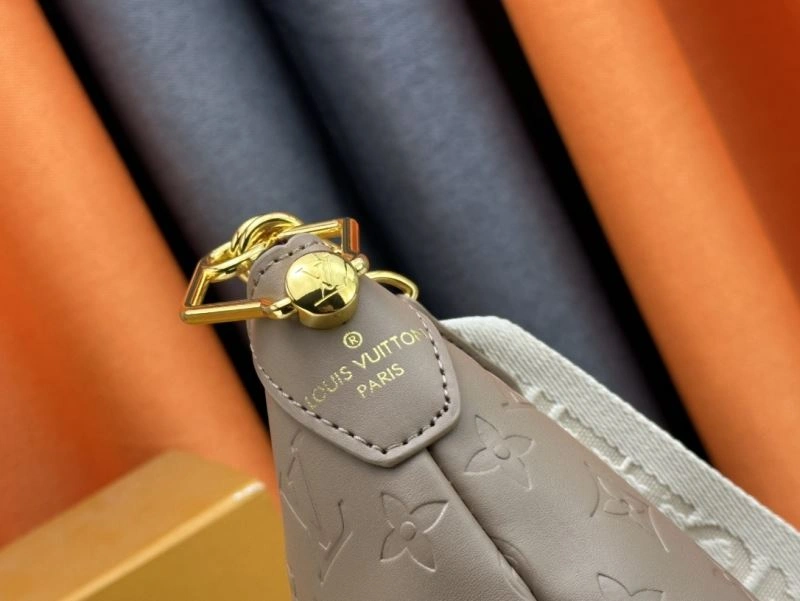 Accurate model Louis Vuitton Hobo Bags