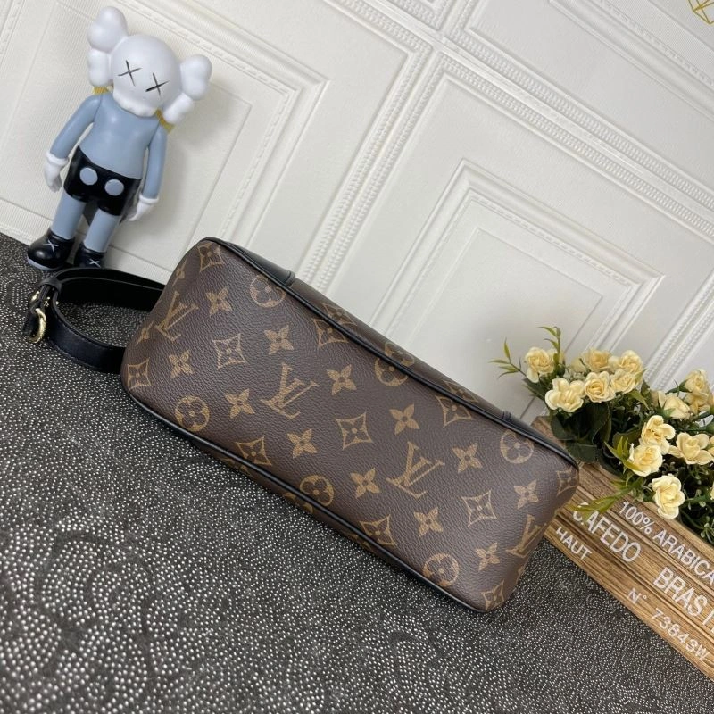 Exact replica Louis Vuitton Hobo Bags