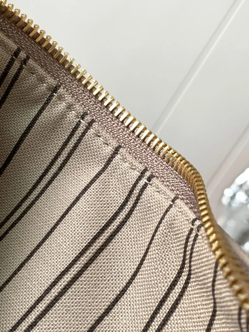 Exact replica Louis Vuitton Hobo Bags