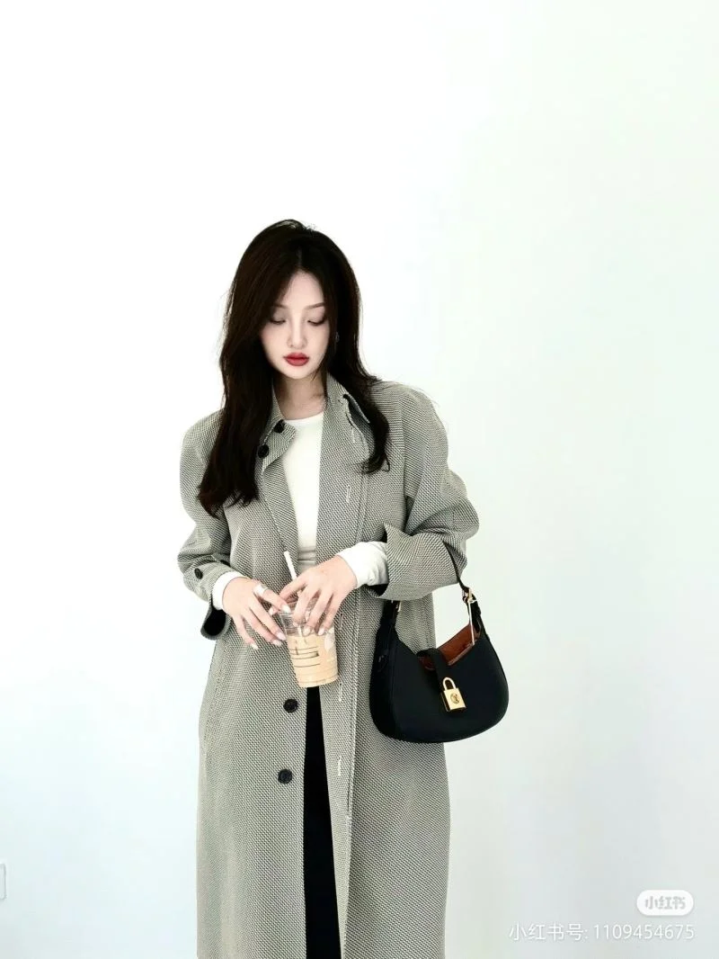 Accurate model Louis Vuitton Hobo Bags
