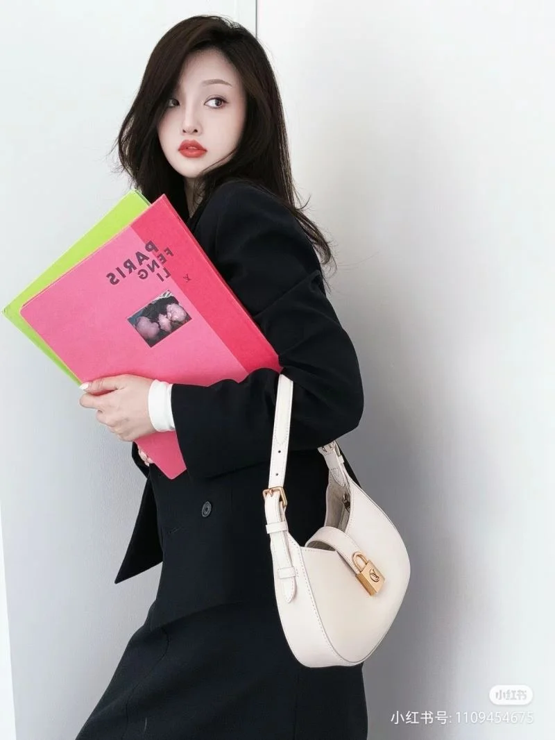 High accuracy Louis Vuitton Hobo Bags