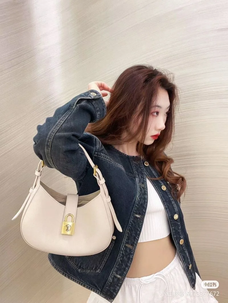 High accuracy Louis Vuitton Hobo Bags