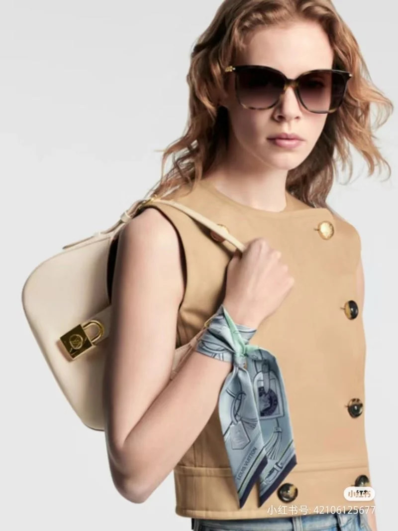 High accuracy Louis Vuitton Hobo Bags
