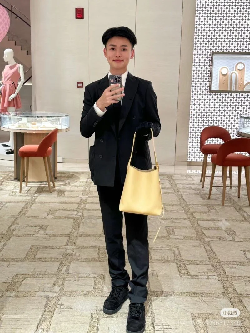 Value-priced Louis Vuitton Hobo Bags