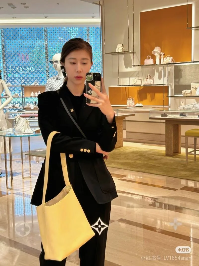 Value-priced Louis Vuitton Hobo Bags