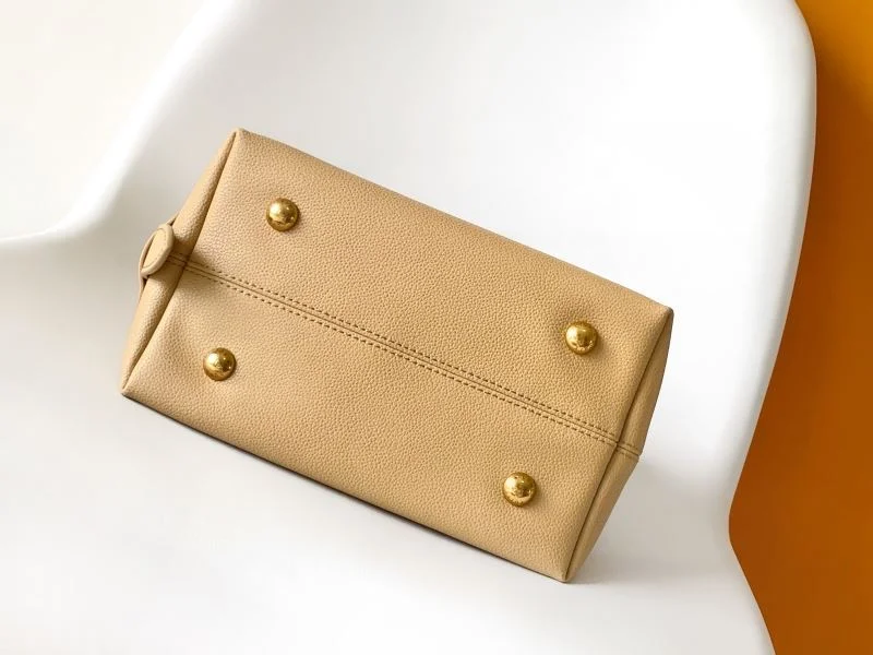 Reasonably priced Louis Vuitton Hobo Bags