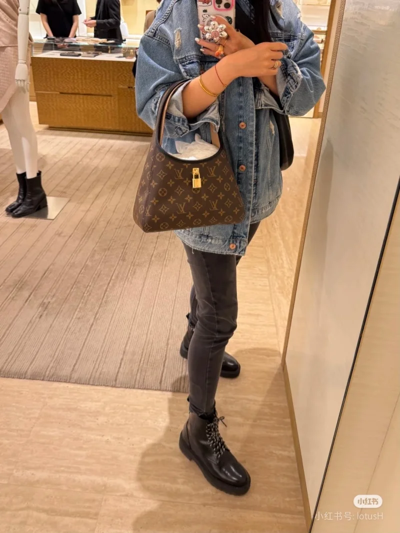 Official Louis Vuitton Hobo Bags