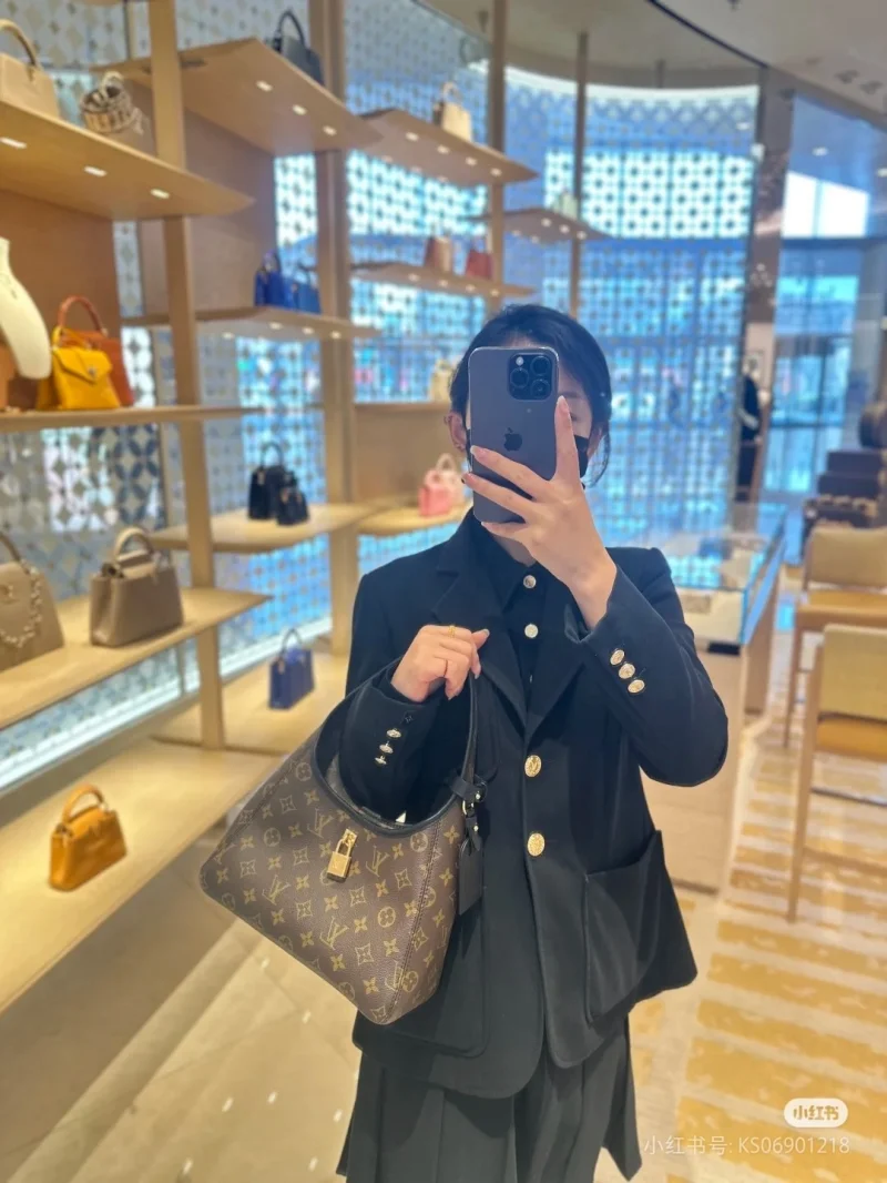 Official Louis Vuitton Hobo Bags