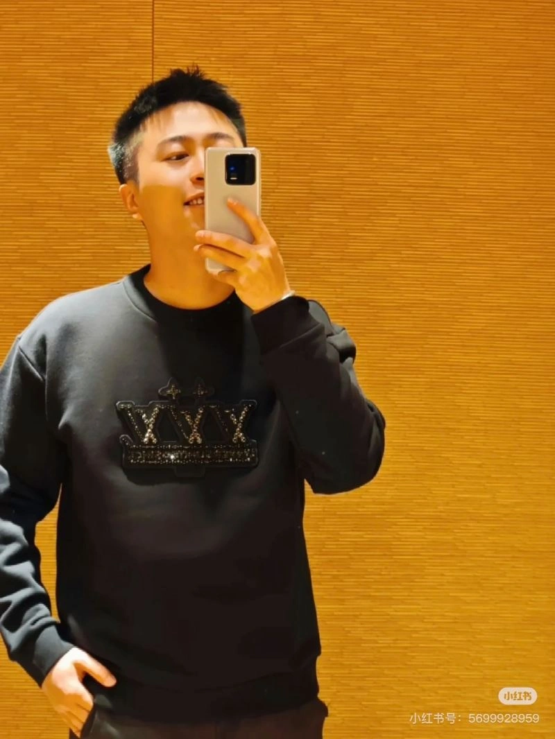 Top mirror Louis Vuitton Hoodies
