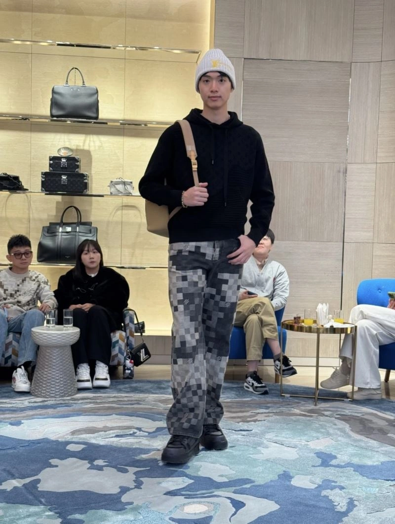Cut-rate Louis Vuitton Jeans