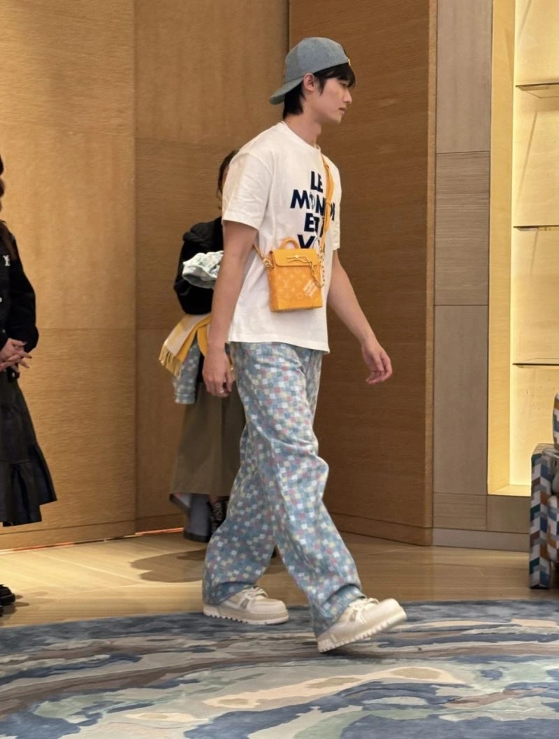 Low-cost Louis Vuitton Jeans