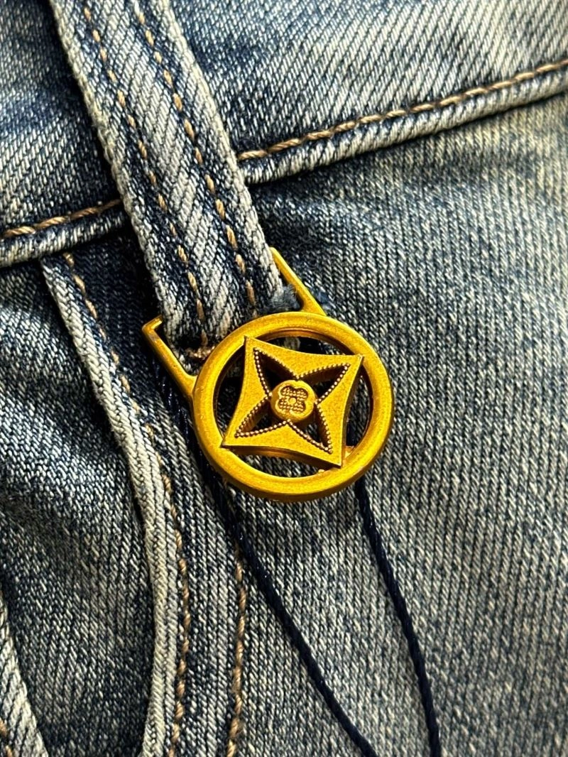 Accurate model Louis Vuitton Jeans