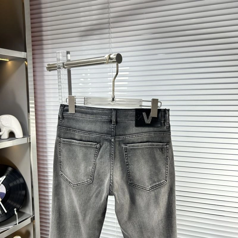Inexpensive Louis Vuitton Jeans