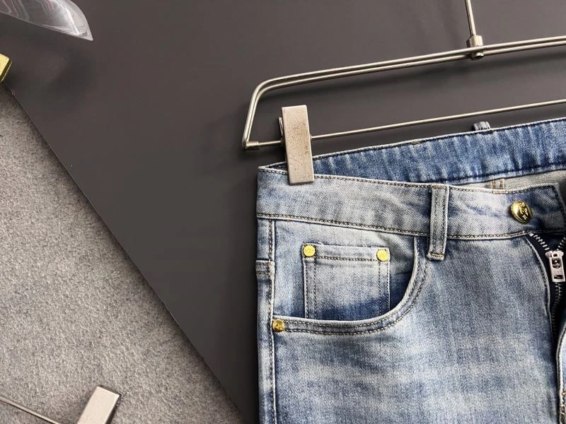 Accurate model Louis Vuitton Jeans