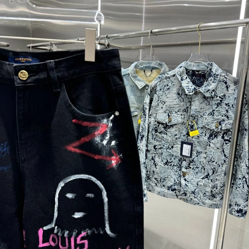 Low-cost Louis Vuitton Jeans