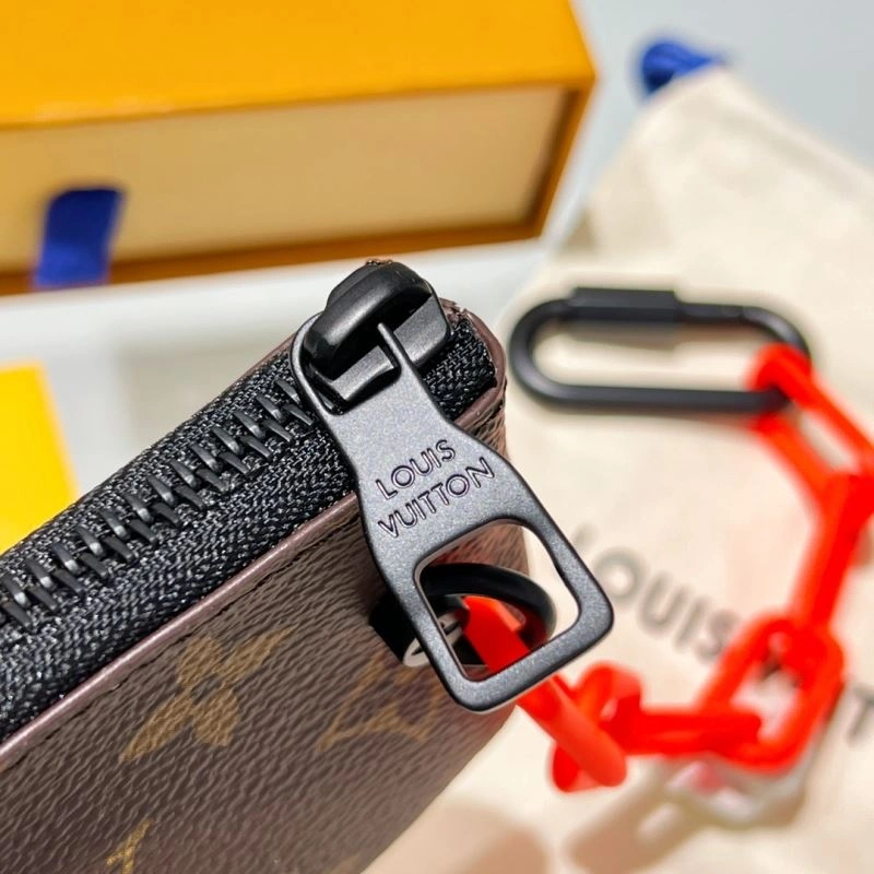 Top match Louis Vuitton Keychains