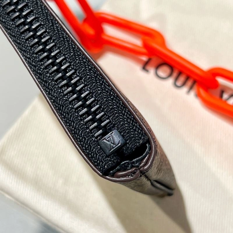 Top match Louis Vuitton Keychains