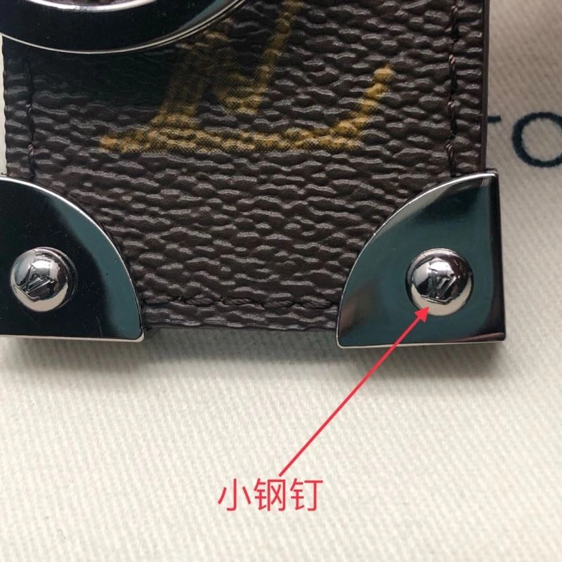 High accuracy Louis Vuitton Keychains