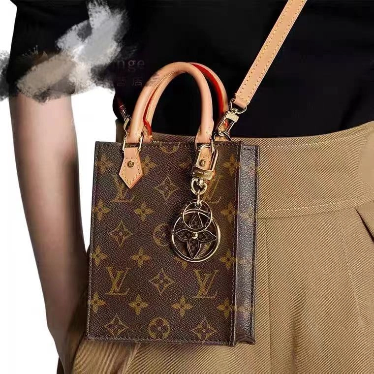 Mirror quality Louis Vuitton Keychains