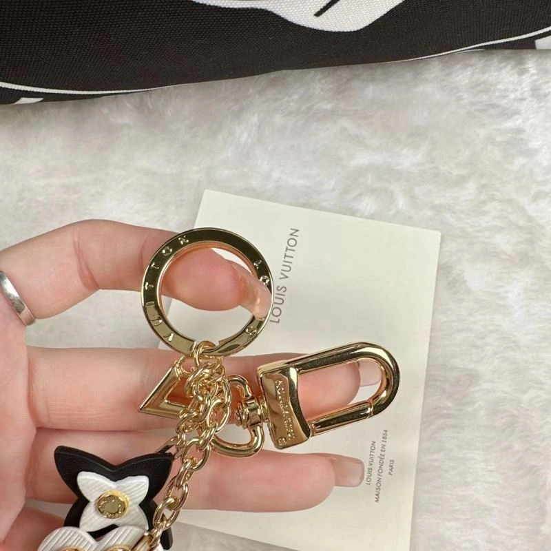 Top match Louis Vuitton Keychains