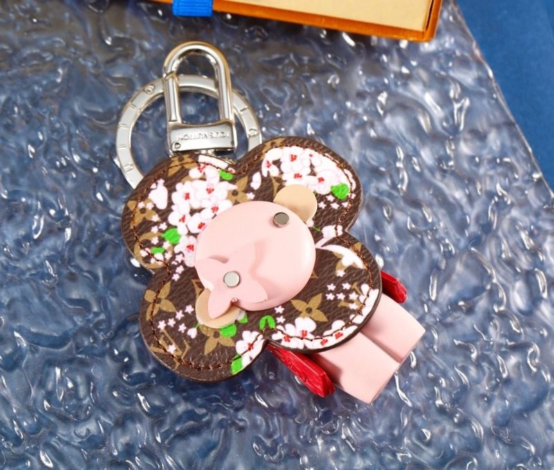 Top match Louis Vuitton Keychains