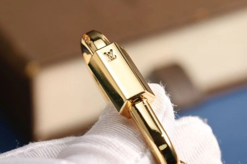Top match Louis Vuitton Keychains
