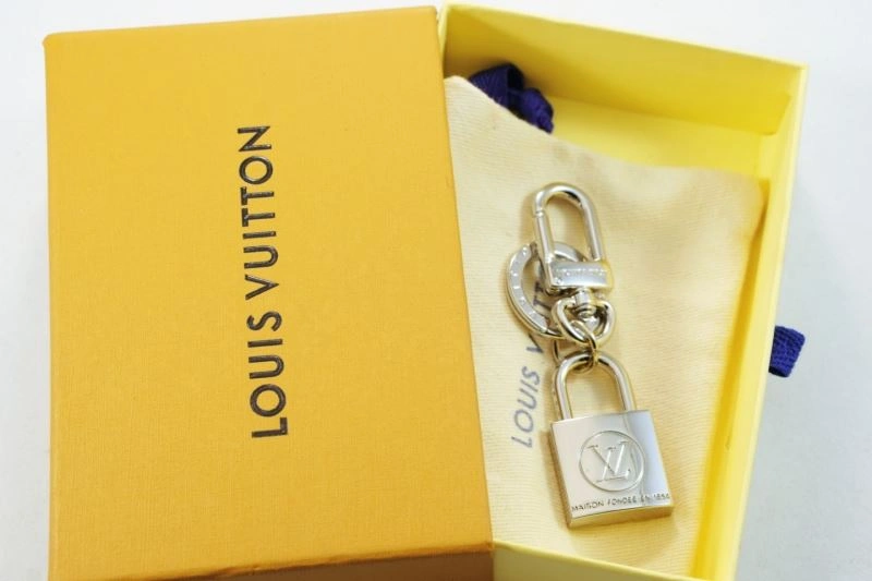 1:1 copy Louis Vuitton Keychains