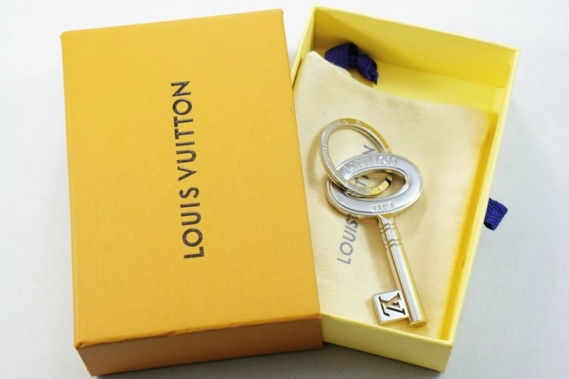 Top match Louis Vuitton Keychains