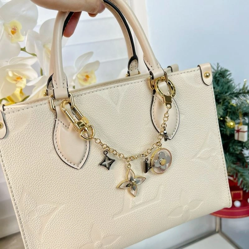 Top mirror Louis Vuitton Keychains