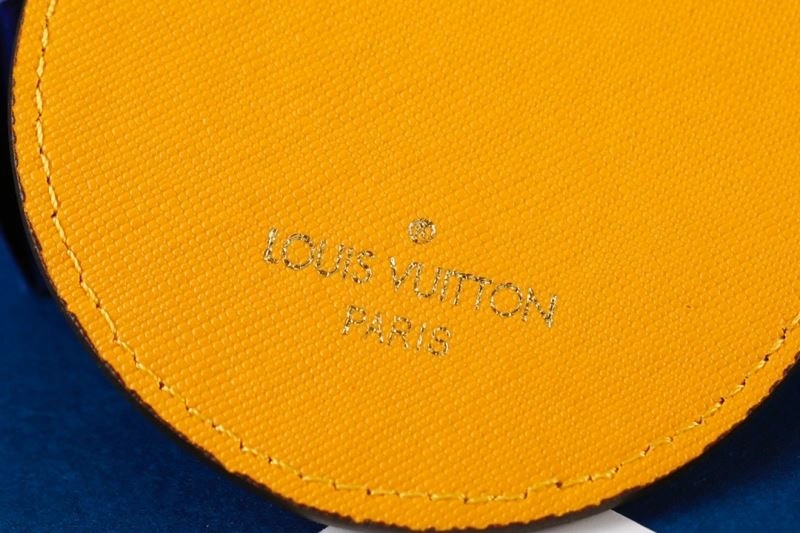 Accurate model Louis Vuitton Keychains