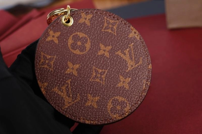 Top match Louis Vuitton Keychains
