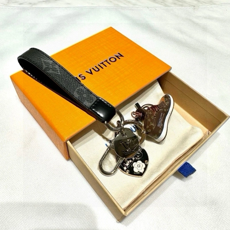 Top match Louis Vuitton Keychains