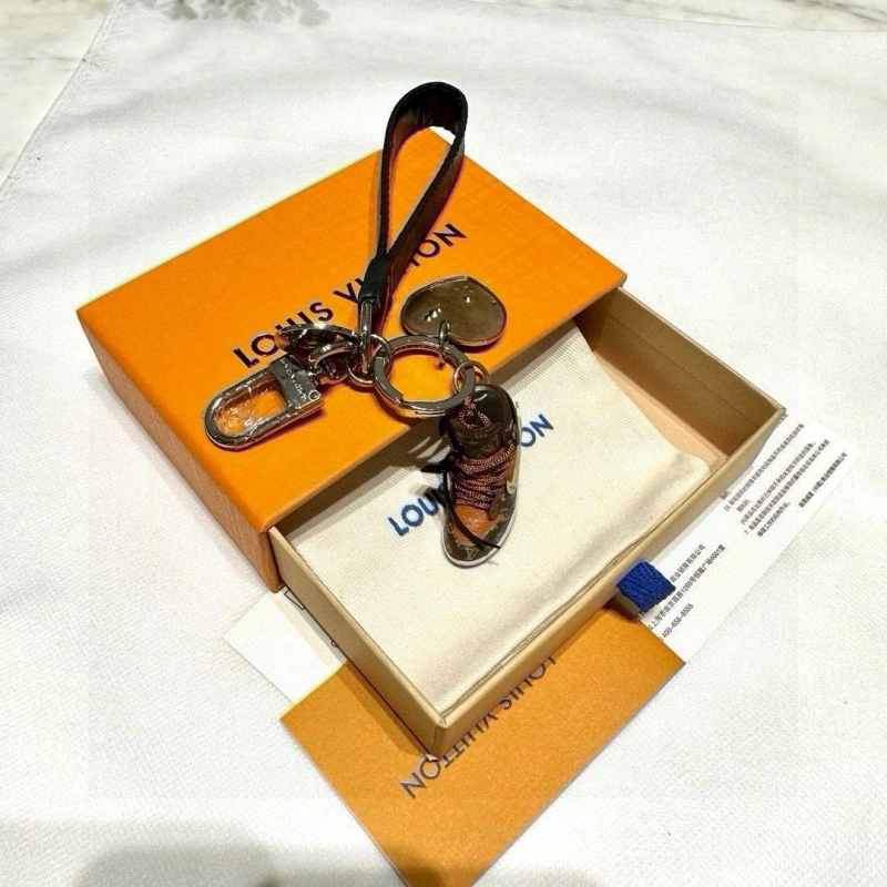 Top match Louis Vuitton Keychains