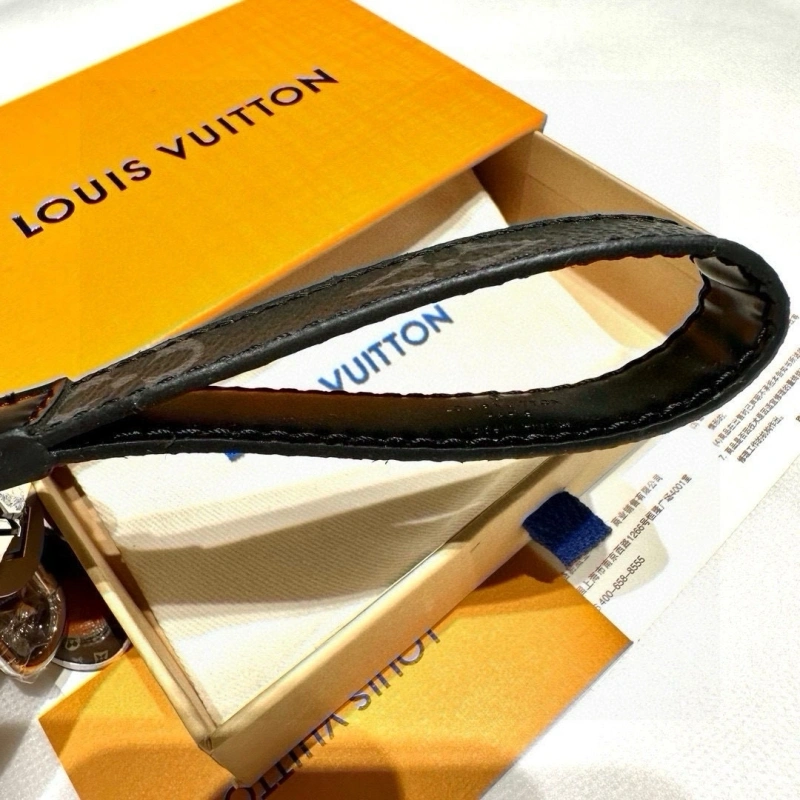 Top match Louis Vuitton Keychains