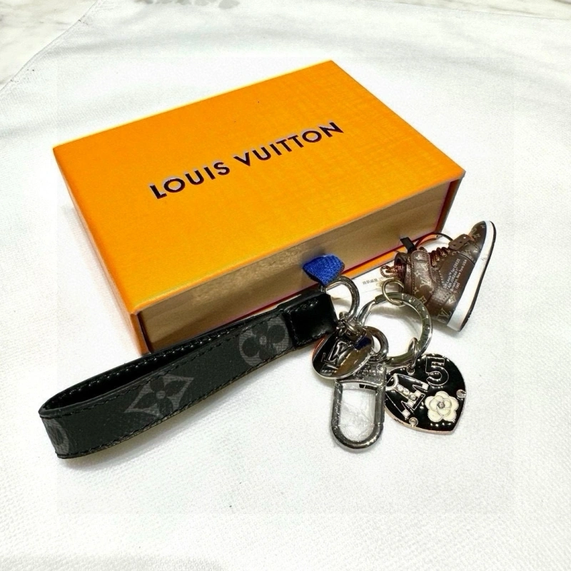 Top match Louis Vuitton Keychains