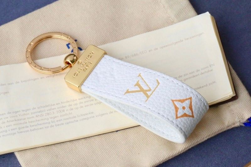 Top match Louis Vuitton Keychains