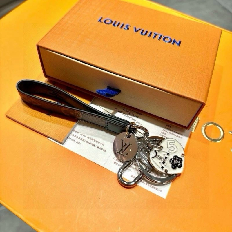 Top mirror Louis Vuitton Keychains