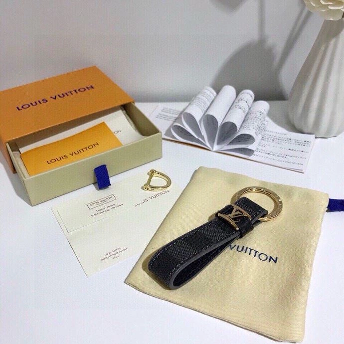 Top match Louis Vuitton Keychains
