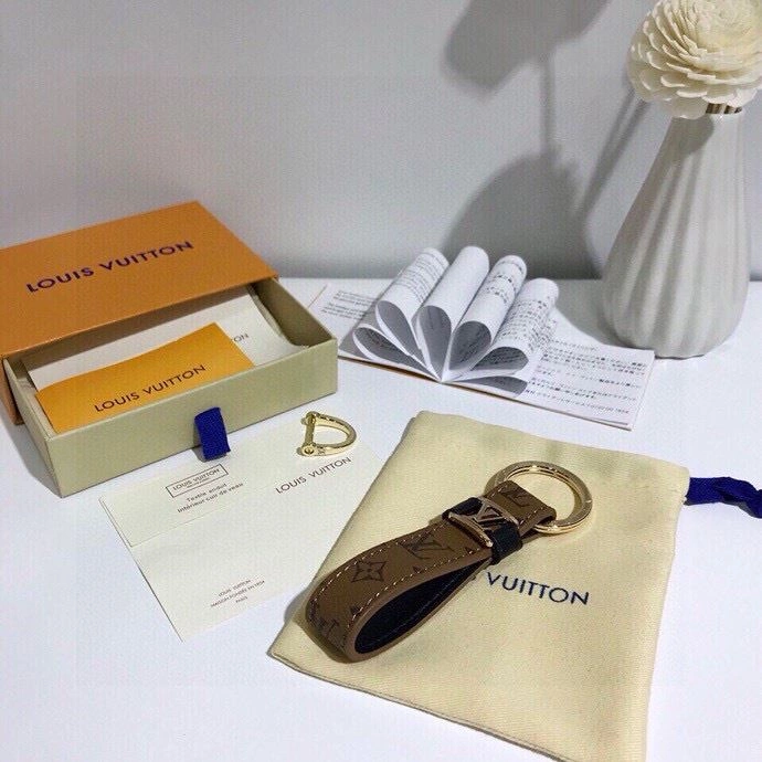 Top match Louis Vuitton Keychains