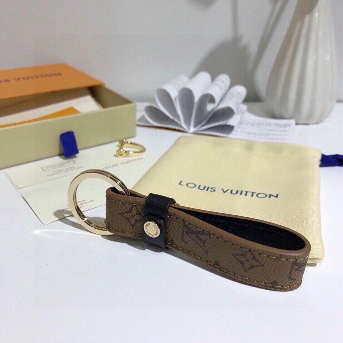 Top match Louis Vuitton Keychains