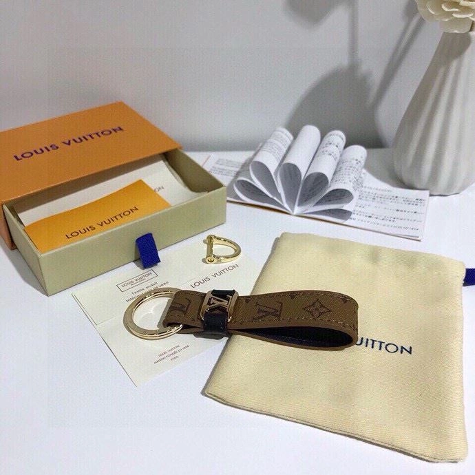 Top match Louis Vuitton Keychains